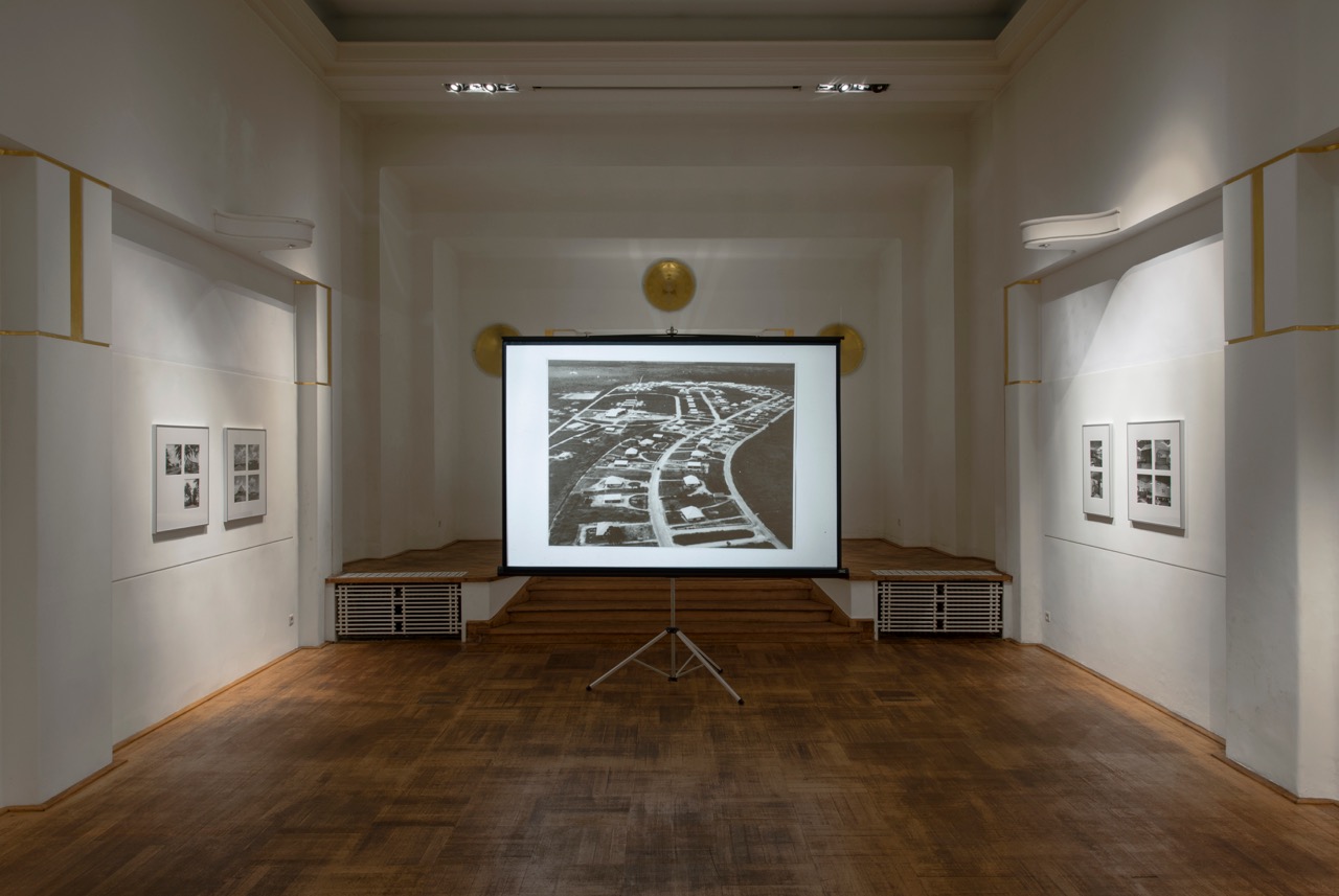 la loge | Le réduit door Sven Augustijnen